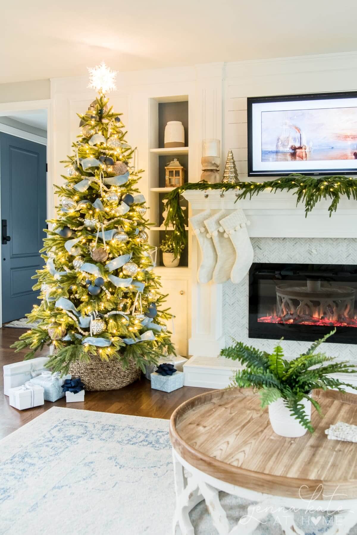 5 Perfect Christmas Color Schemes with Examples
